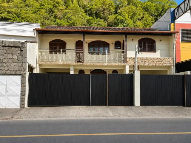 Casa / Sobrado para Locação em Juiz de Fora/MG Cascatinha 5 Quartos