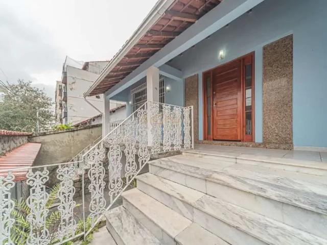 Casa / Sobrado para Locação em Juiz de Fora/MG Cascatinha 5 Quartos