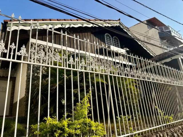 Casa / Sobrado para Locação em Juiz de Fora/MG Bom Pastor 5 Quartos