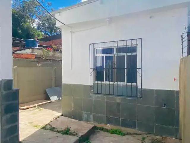 Casa / Sobrado para Locação em Juiz de Fora/MG Grama 2 Quartos