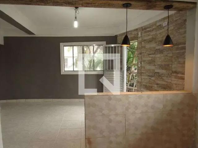 Casa / Sobrado para Locação em Osasco/SP Santa Maria 1 Quartos