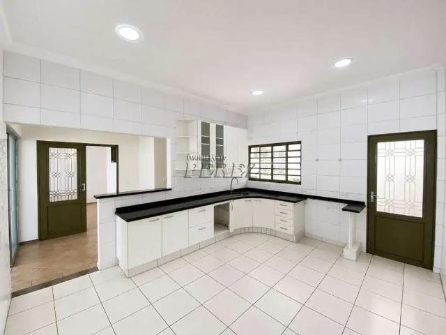 Casa / Sobrado para Locação em Londrina/PR Universitário 4 Quartos