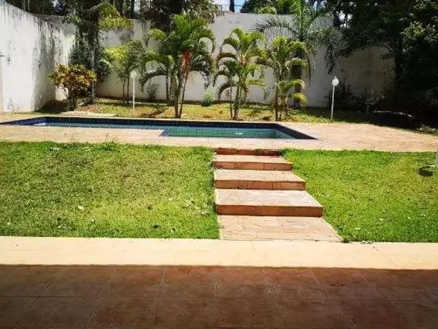 Casa / Sobrado para Locação em Londrina/PR Bela Suiça 5 Quartos