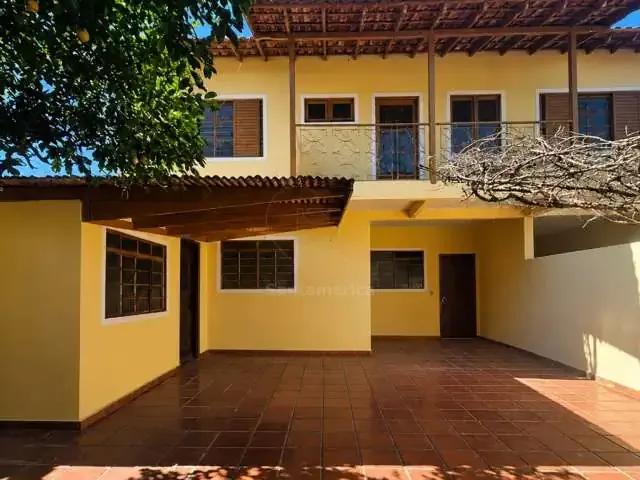 Casa / Sobrado para Locação em Londrina/PR Centro 2 Quartos
