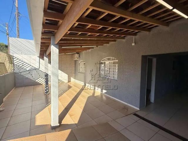 Casa / Sobrado para Locação em Londrina/PR Conjunto Café 3 Quartos