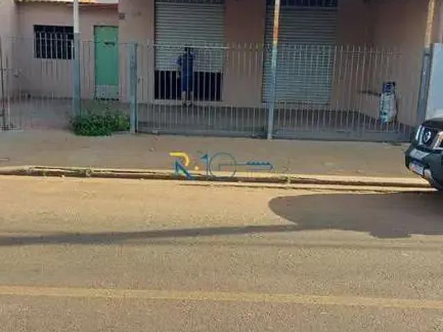 Casa / Sobrado para Locação em Londrina/PR Itapoã 2 Quartos