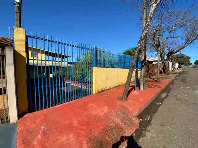 Casa / Sobrado para Locação em Londrina/PR Jardim Maria do Carmo 2 Quartos