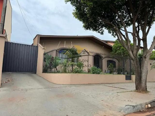 Casa / Sobrado para Locação em Londrina/PR Jardim Shangri la 4 Quartos