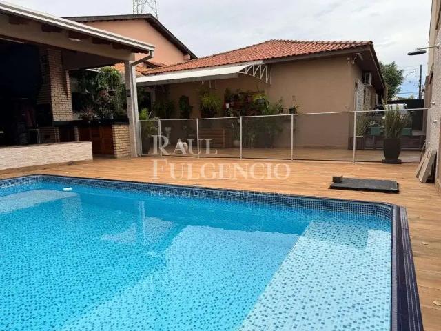 Casa / Sobrado para Locação em Londrina/PR Jardim Shangri la 3 Quartos
