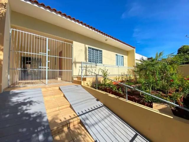 Casa / Sobrado para Locação em Londrina/PR Jardim Shangri la 3 Quartos