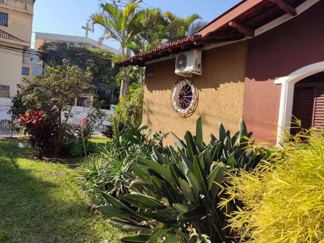 Casa / Sobrado para Locação em Londrina/PR Jardim Palermo 4 Quartos