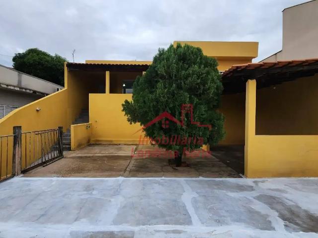 Casa / Sobrado para Locação em Londrina/PR Jardim Paris 4 Quartos