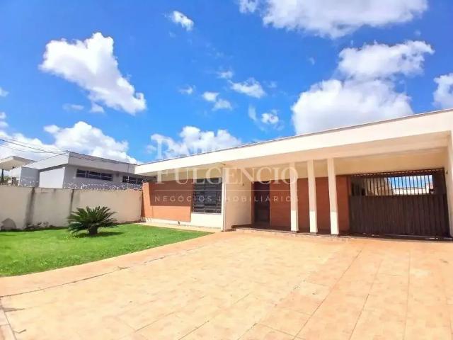 Casa / Sobrado para Locação em Londrina/PR Jardim Tatiani 5 Quartos