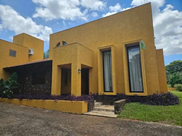 Casa / Sobrado para Locação em Londrina/PR Recanto do Salto 3 Quartos