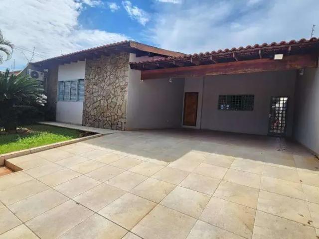 Casa / Sobrado para Locação em Londrina/PR Santos Dumont 4 Quartos