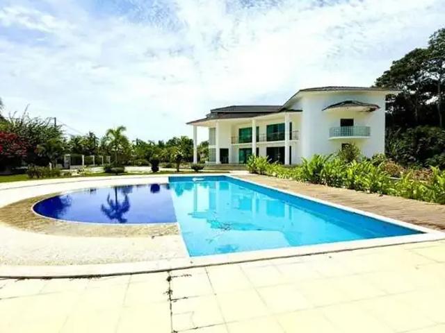Casa / Sobrado para Locação em Lauro de Freitas/BA Portão 6 Quartos