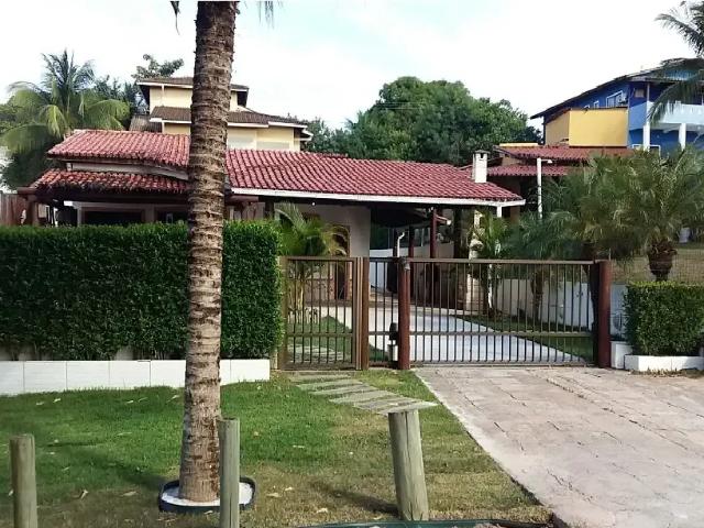 Casa / Sobrado para Locação em Lauro de Freitas/BA Portão 3 Quartos