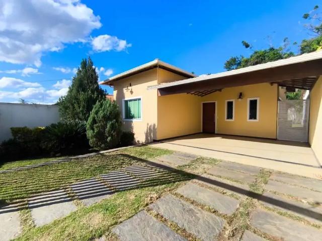 Casa / Sobrado para Locação em Lagoa Santa/MG Jardim Ipê 3 Quartos