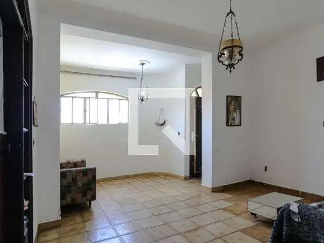 Casa / Sobrado para Locação em Mogi das Cruzes/SP Centro 4 Quartos