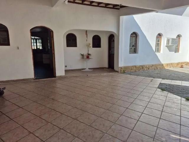 Casa / Sobrado para Locação em Mogi das Cruzes/SP Alto Ipiranga 5 Quartos