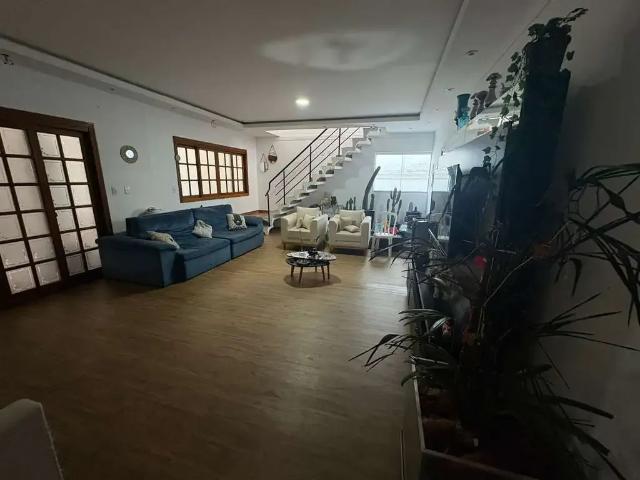 Casa / Sobrado para Locação em Mogi das Cruzes/SP Vila Oliveira 5 Quartos