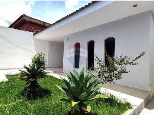 Casa / Sobrado para Locação em Mogi Guaçu/SP Arruamento Primavera 3 Quartos