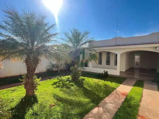 Casa / Sobrado para Locação em Mogi Guaçu/SP Arruamento Primavera 3 Quartos