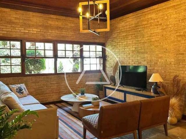 Casa / Sobrado para Locação em Macaé/RJ Imbetiba 4 Quartos