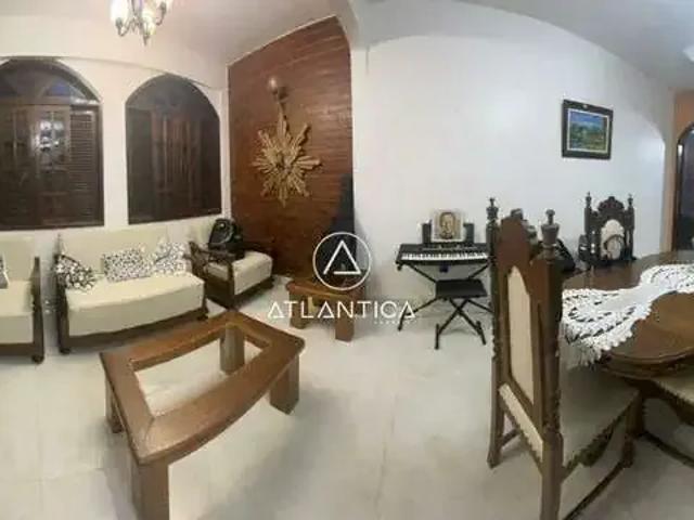 Casa / Sobrado para Locação em Macaé/RJ Imbetiba 7 Quartos