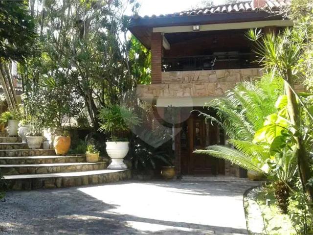 Casa / Sobrado para Locação em Mairiporã/SP Serra da Cantareira 4 Quartos