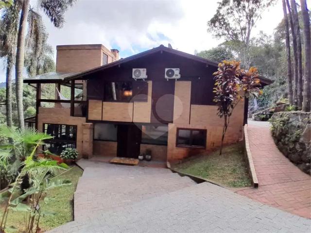 Casa / Sobrado para Locação em Mairiporã/SP Serra da Cantareira 3 Quartos