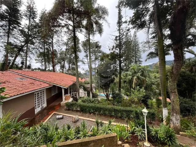 Casa / Sobrado para Locação em Mairiporã/SP Roseira 5 Quartos