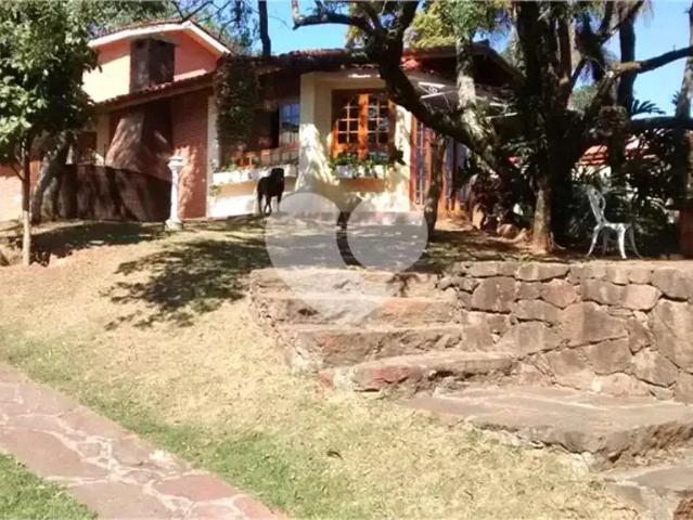 Casa / Sobrado para Locação em Mairiporã/SP Roseira 3 Quartos