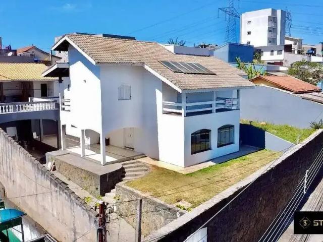 Casa / Sobrado para Locação em Mairiporã/SP Terra Preta 3 Quartos