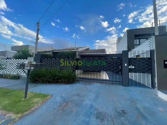 Casa / Sobrado para Locação em Maringá/PR Alto das Grevíleas 3 Quartos