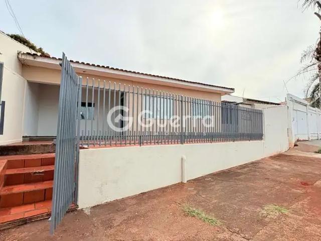 Casa / Sobrado para Locação em Maringá/PR Jardim Universo 3 Quartos
