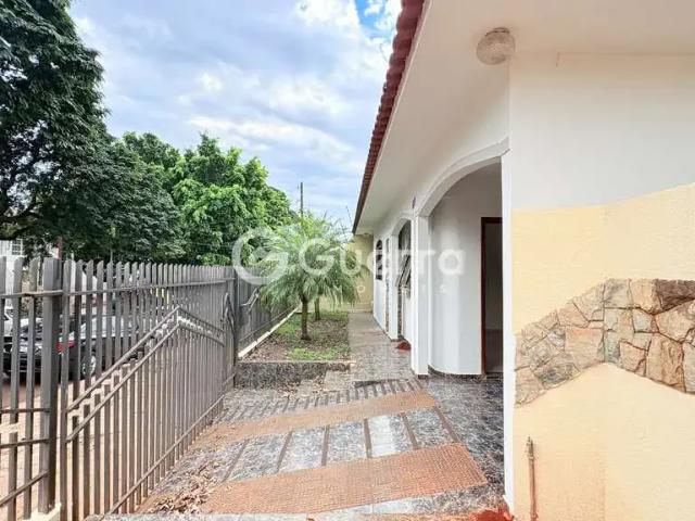 Casa / Sobrado para Locação em Maringá/PR Jardim Guaporé 3 Quartos
