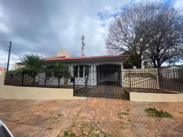 Casa / Sobrado para Locação em Maringá/PR Jardim Guaporé 3 Quartos