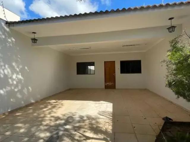Casa / Sobrado para Locação em Maringá/PR Jardim Ipanema 3 Quartos