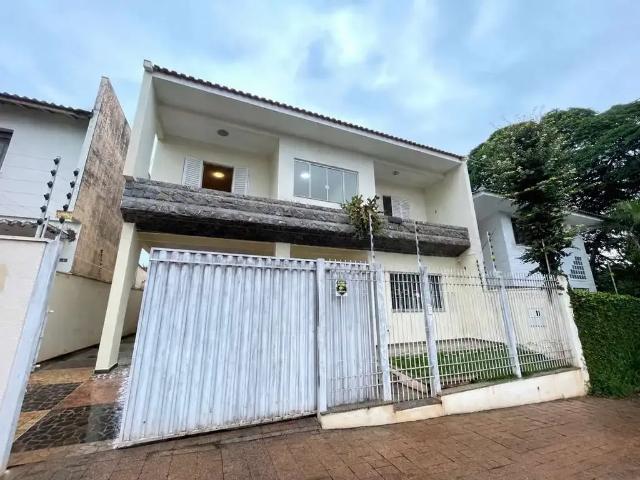 Casa / Sobrado para Locação em Maringá/PR Zona 02 3 Quartos
