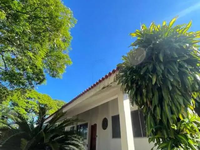 Casa / Sobrado para Locação em Maringá/PR Zona 05 4 Quartos