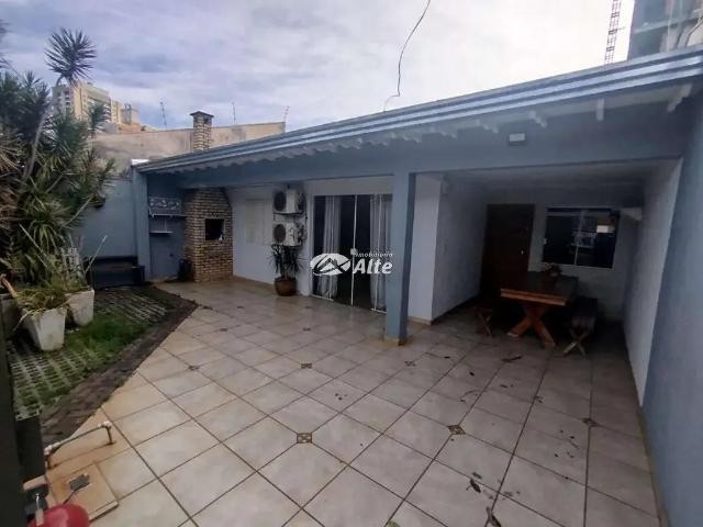 Casa / Sobrado para Locação em Maringá/PR Zona 08 2 Quartos