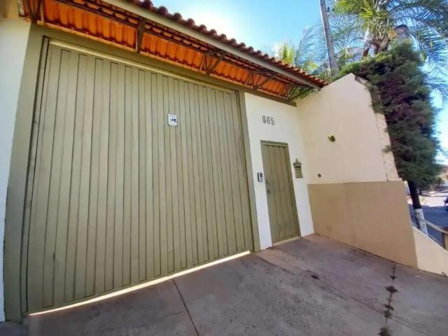 Casa / Sobrado para Locação em Marília/SP Palmital 3 Quartos