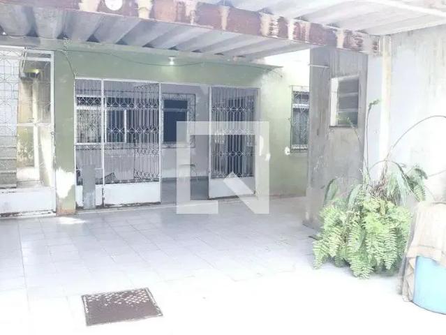 Casa / Sobrado para Locação em Nova Iguaçu/RJ Cerâmica 2 Quartos