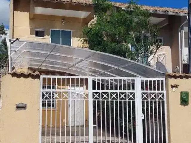 Casa / Sobrado para Locação em Nova Iguaçu/RJ Comendador Soares 4 Quartos