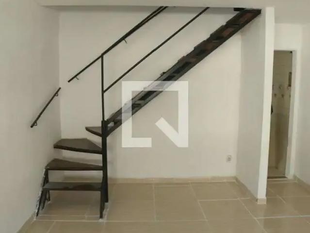 Casa / Sobrado para Locação em Nova Iguaçu/RJ Da Luz 2 Quartos