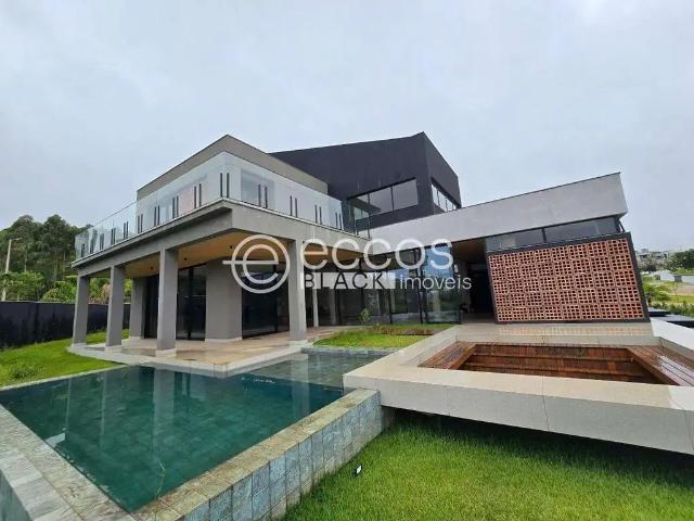 Casa / Sobrado para Locação em Nova Lima/MG Alphaville 4 Quartos
