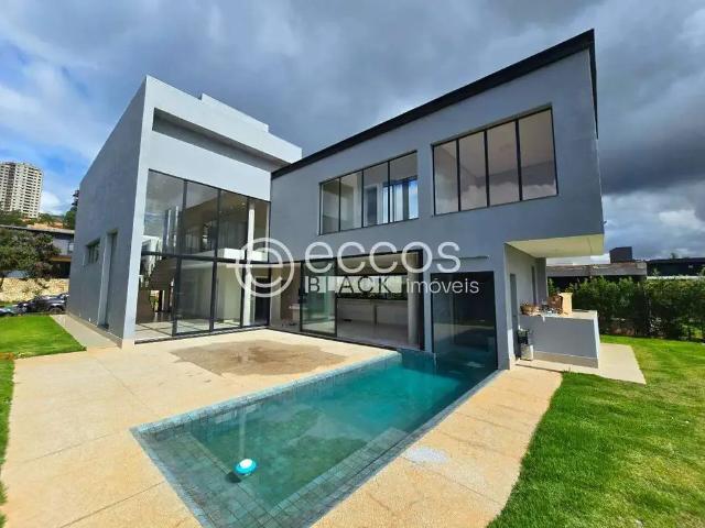 Casa / Sobrado para Locação em Nova Lima/MG Alphaville 4 Quartos