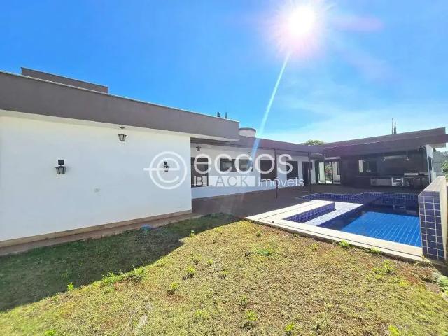 Casa / Sobrado para Locação em Nova Lima/MG Alphaville 4 Quartos