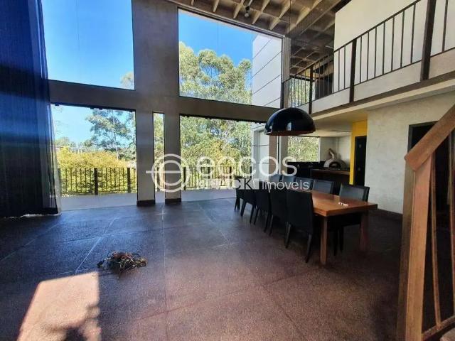 Casa / Sobrado para Locação em Nova Lima/MG Alphaville 3 Quartos